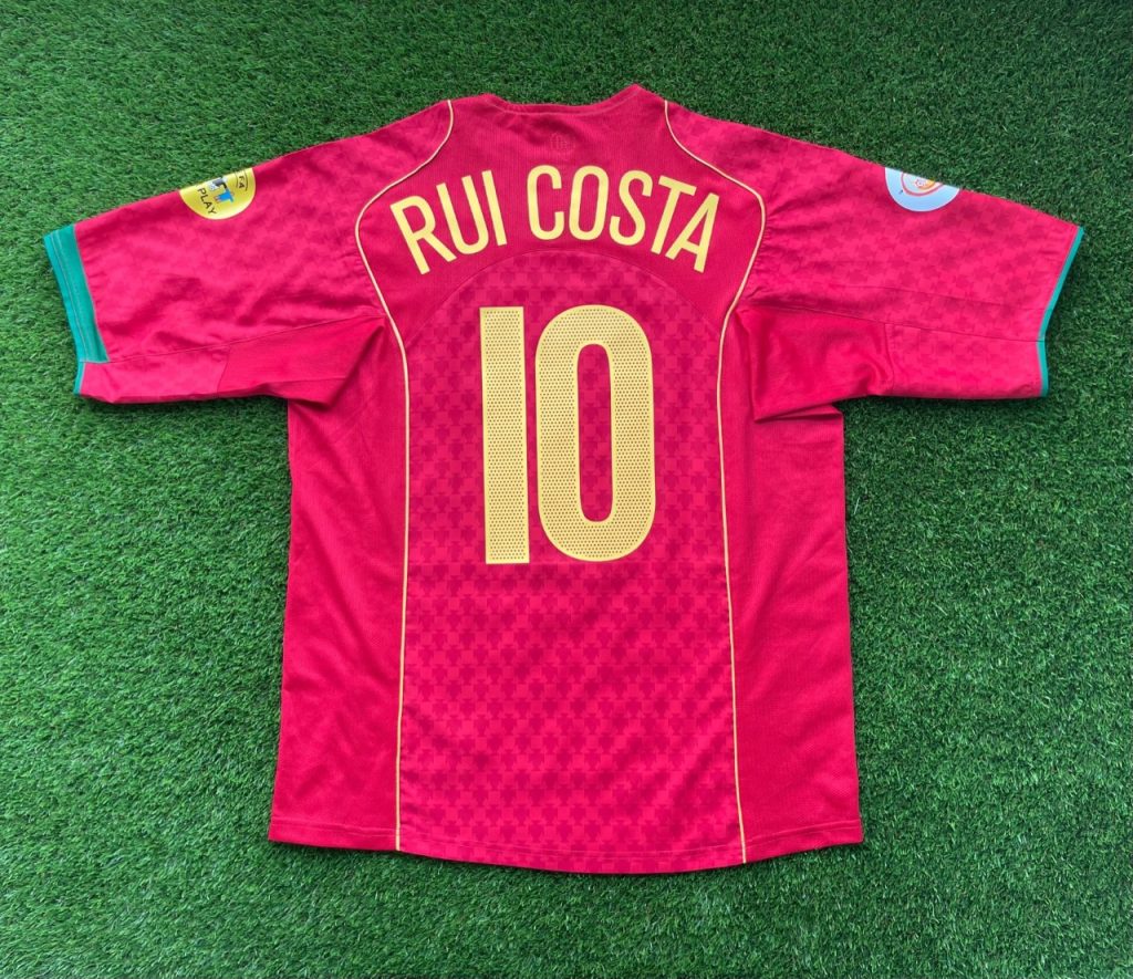 PORTUGAL LOCAL EURO 2004 (RUI COSTA #10) (L) - Football History in shirts